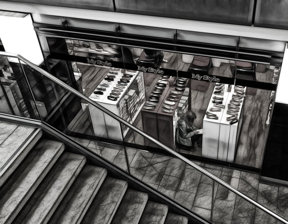 frauen und schuhe Foto & Bild | streetfotografie mit menschen, fotokunst, monochrome fine art ...