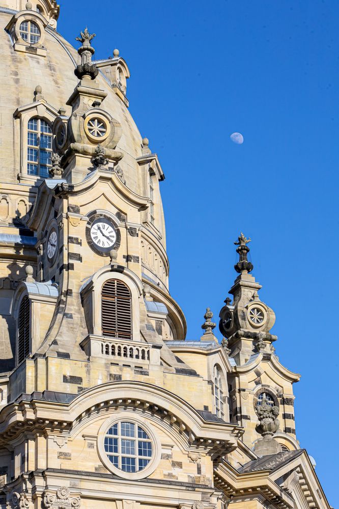 Frauenkirche_DD_Mond Foto & Bild | architektur, stadtlandschaft, historisches Bilder auf ...