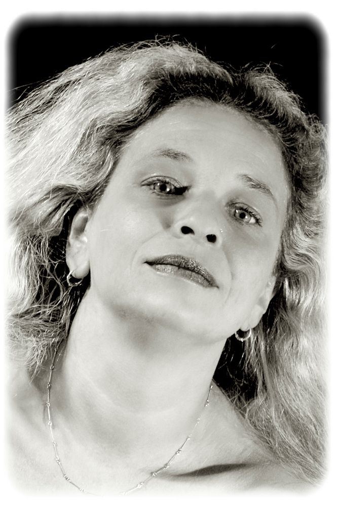 Frauenportrait Foto & Bild | portrait, portrait frauen, indoor Bilder ...