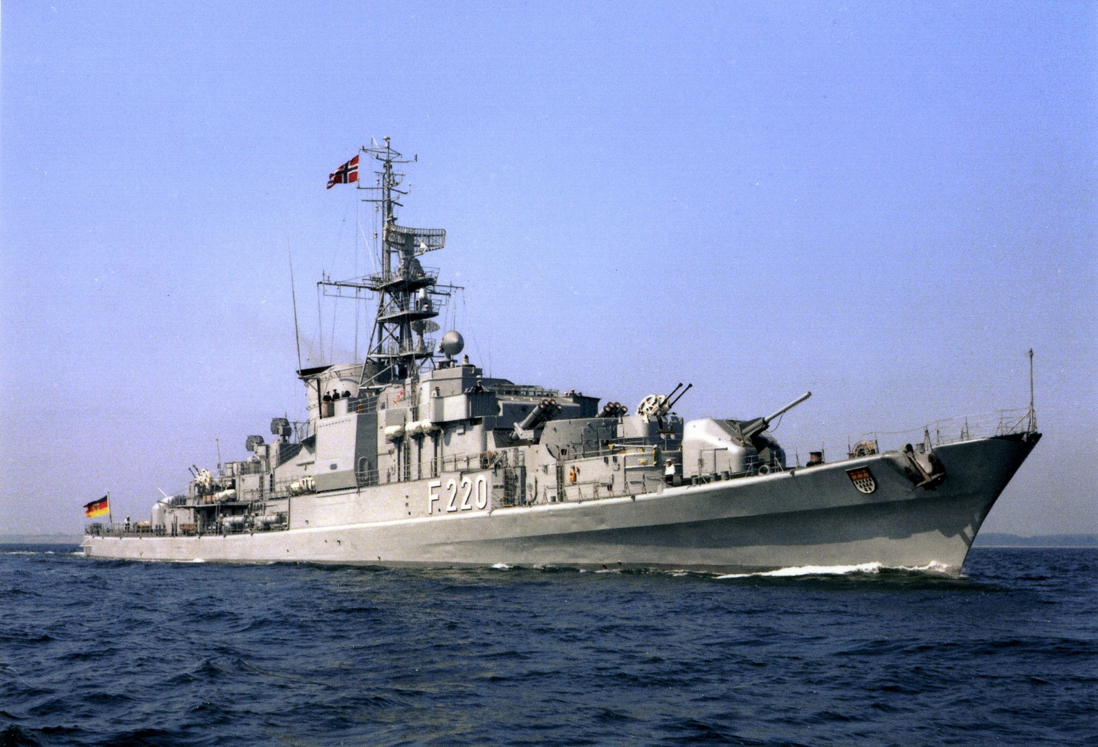 Fregatte Köln-F 220 Foto & Bild | schiffe und seewege, kriegsschiffe ...