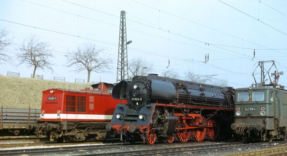 Freitagsfoto ! Eine rot, weiß, grüne DR- Parade Foto & Bild ...