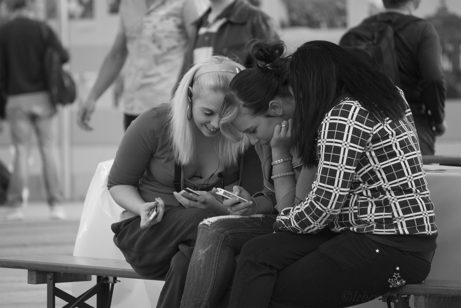 Freundinnen Foto & Bild | streetfotografie mit menschen, jugendliche, outdoor Bilder auf ...