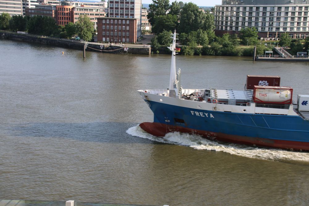 Freyar zeigt ihre Nase Foto & Bild | spezial, wasser, detail Bilder auf ...