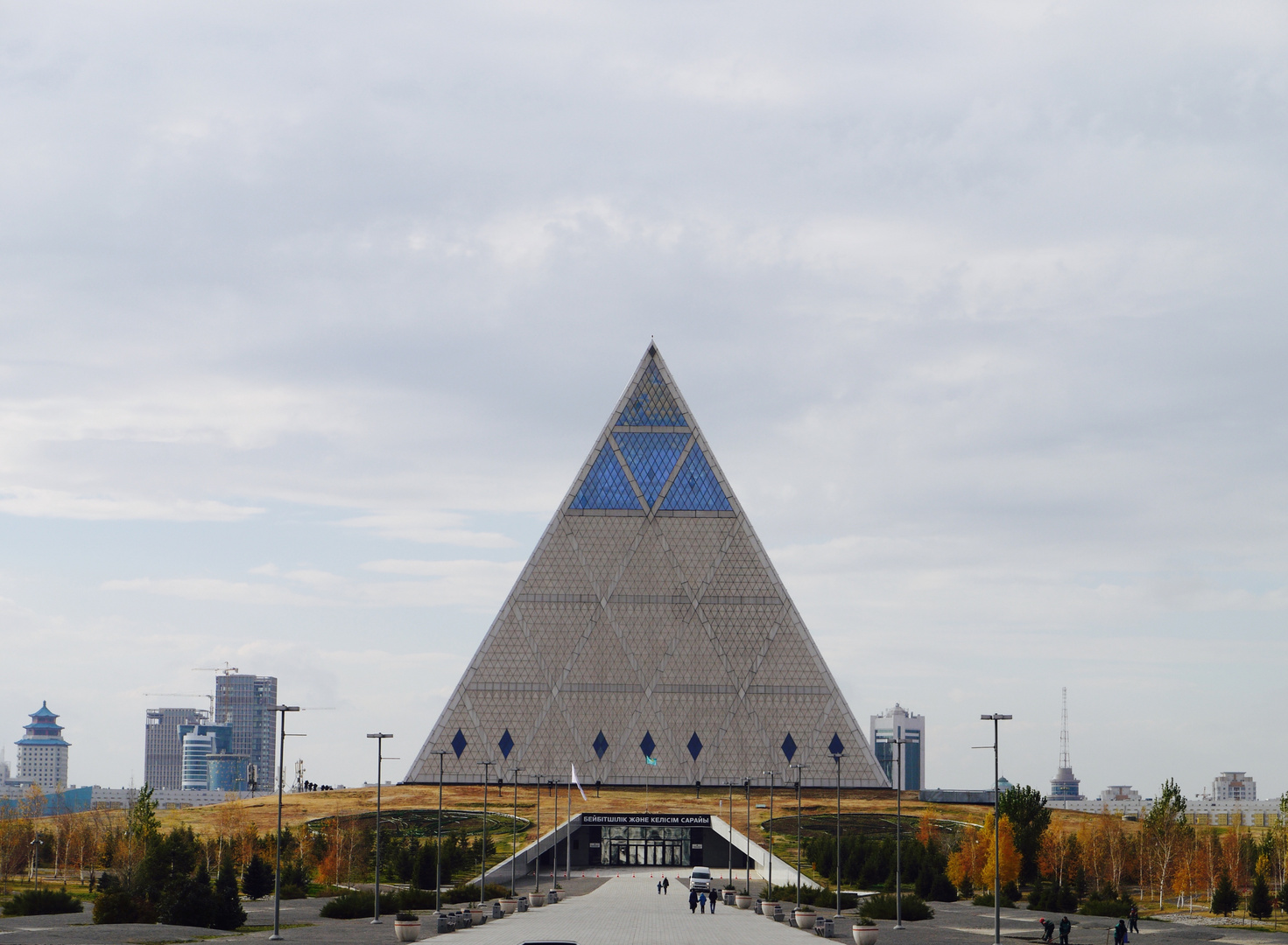 Friedenspyramide, Architekt N. Foster Foto & Bild | asia, central asia ...