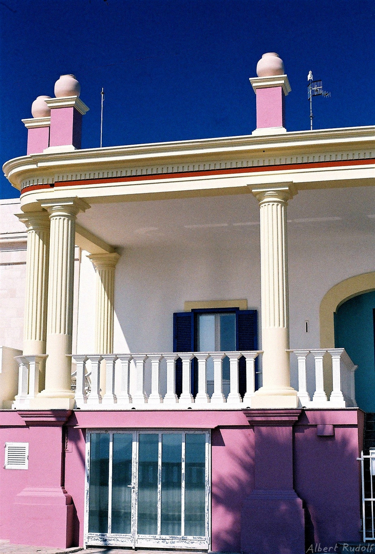 Frisch gestrichen Foto & Bild | architektur, street photography, farbe ...