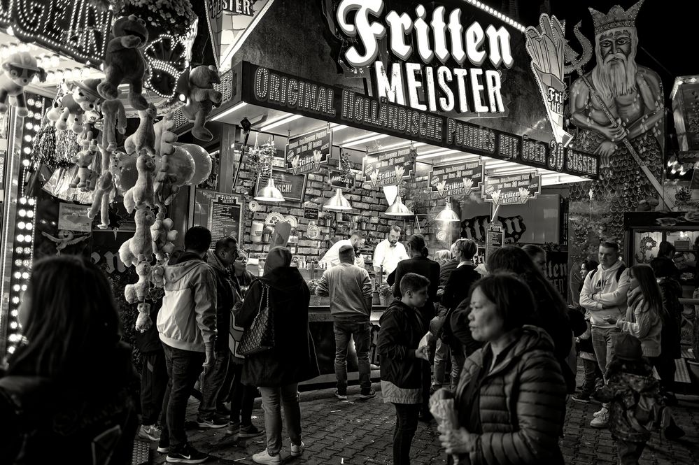 Frittenmeister ... Foto & Bild | streetfotografie mit menschen, menschen, monochrom Bilder auf ...