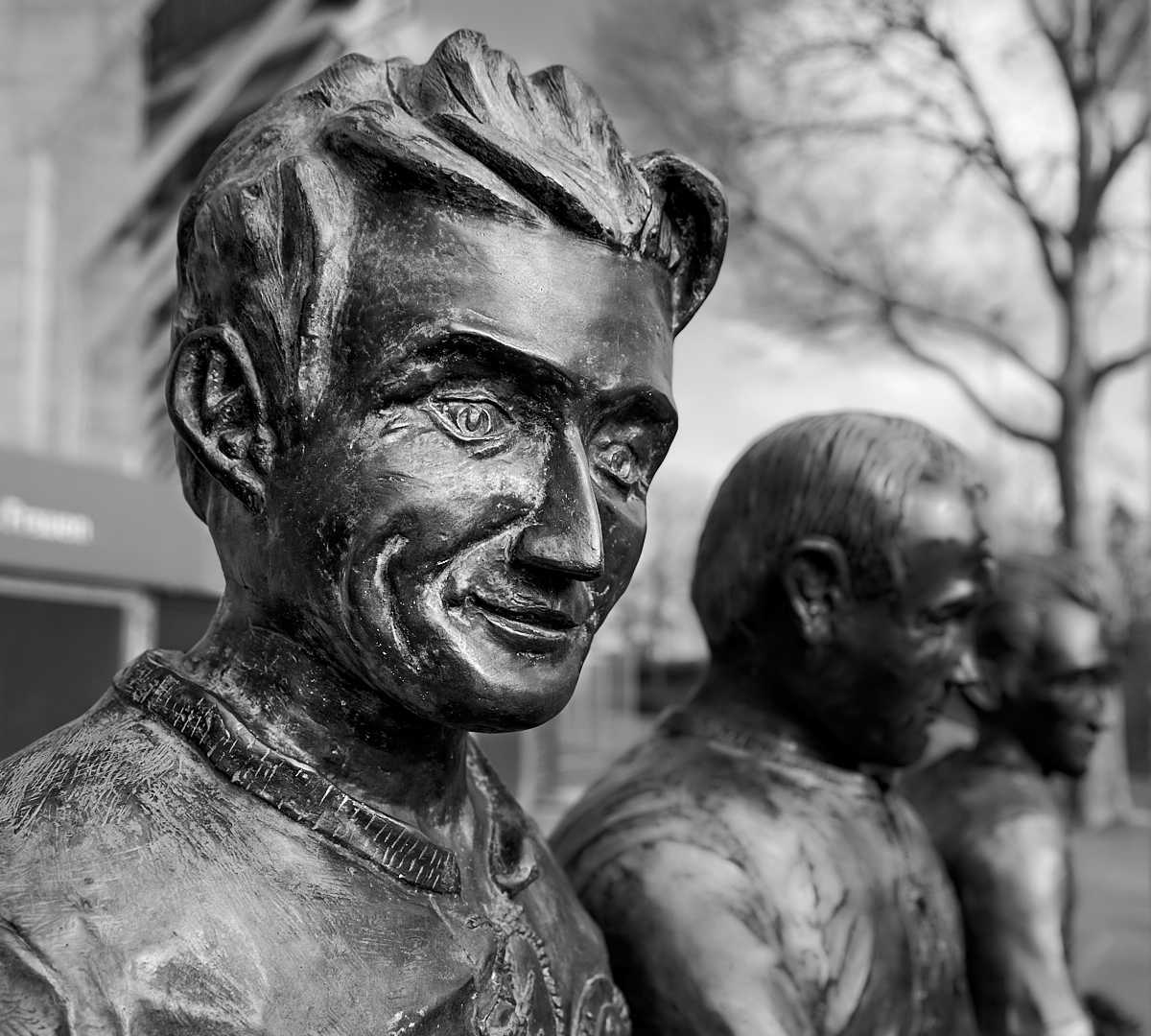 Fritz Walter lächelt, er scheint mit der Leistung seines 1. FC ...