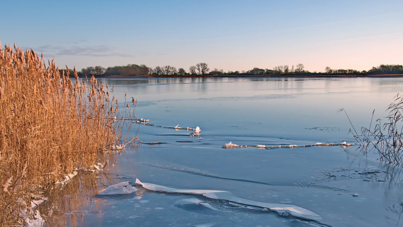 frostig Foto & Bild | wasser, winter, himmel Bilder auf fotocommunity