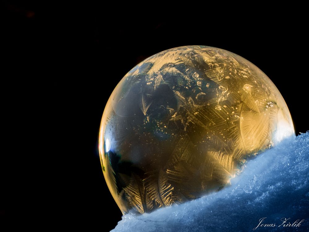 frozen moon Foto & Bild | art, spezial, makro Bilder auf fotocommunity