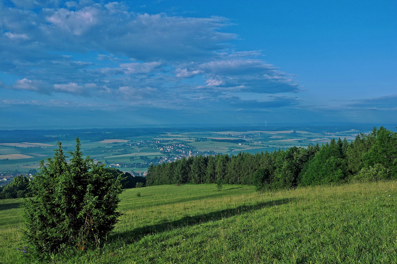 Frühmorgens am Hesselberg Foto & Bild | natur, landschaft, kultur ...