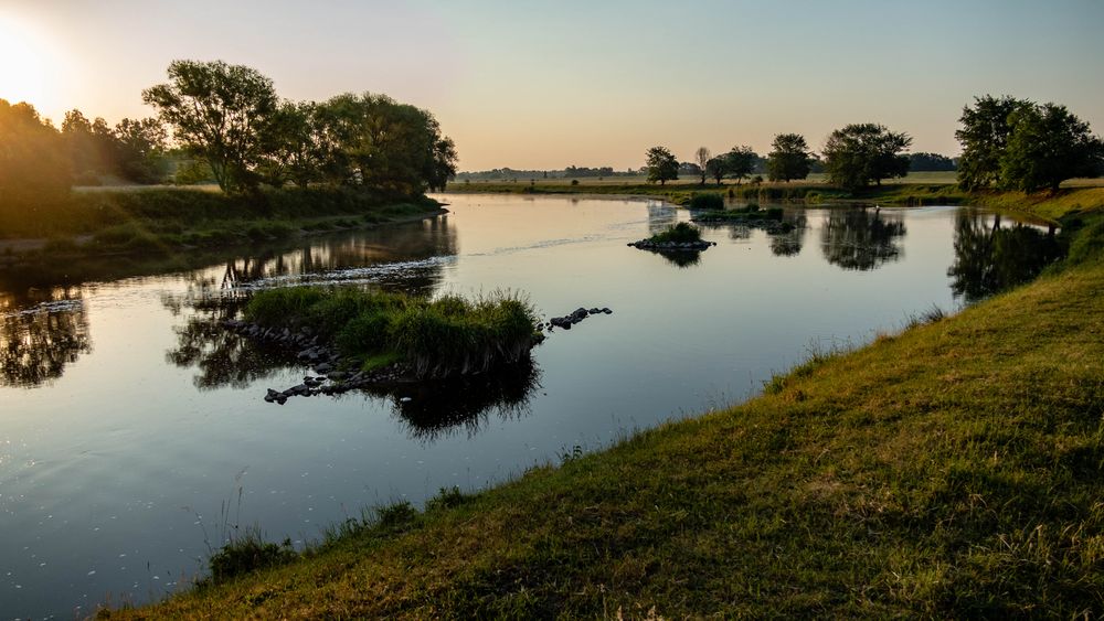 Frühmorgens an der Mulde Foto & Bild | landschaft, projekte, bach ...