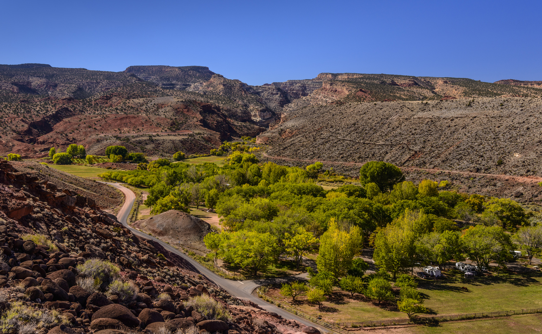 Fruita Campground mit Fremont Gorge, Capitol Reef NP, Utah, USA Foto ...