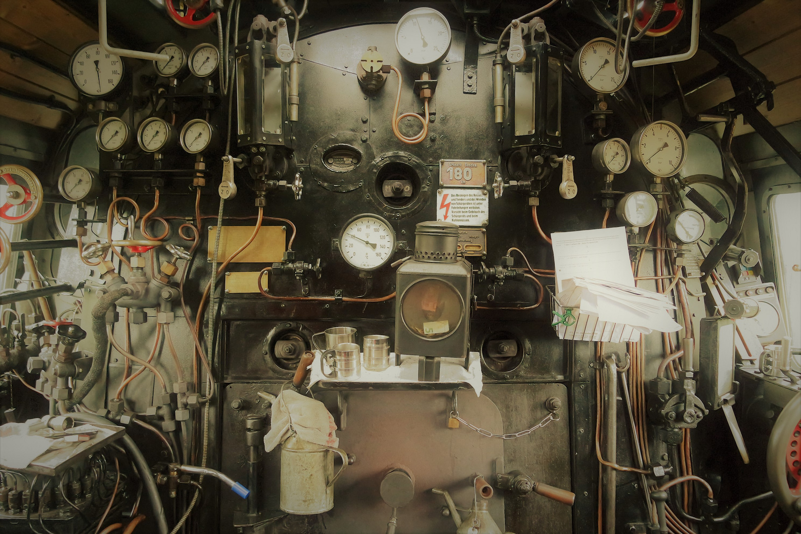 Führerstand der Schnellzug-Dampflok 18 201 Foto & Bild | industrie und ...