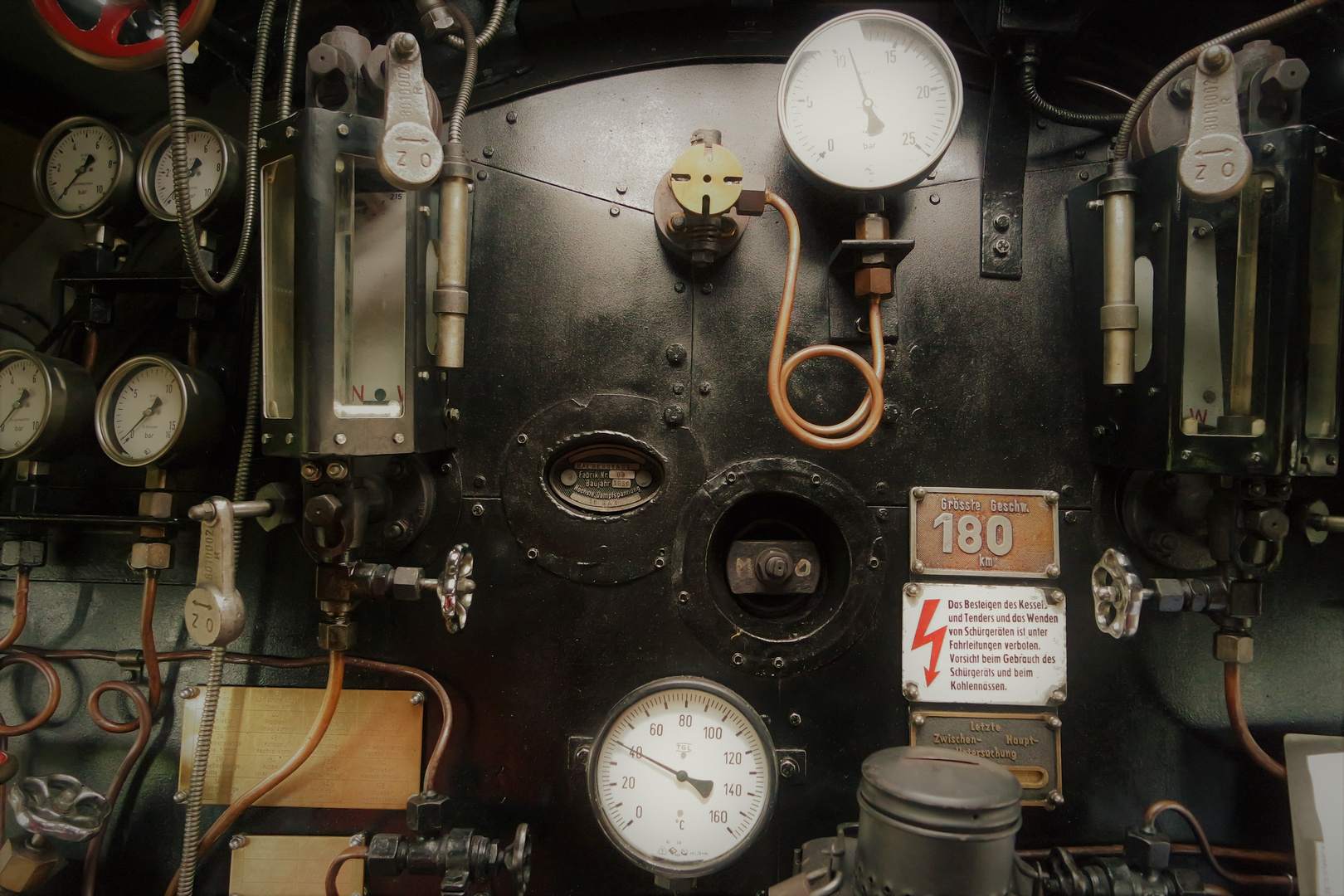 Führerstand der Schnellzug-Dampflok 18 201, Heizerseite Foto & Bild ...