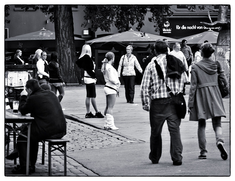 für die nacht... Foto & Bild | streetfotografie mit menschen, st.pauli, menschen Bilder auf ...