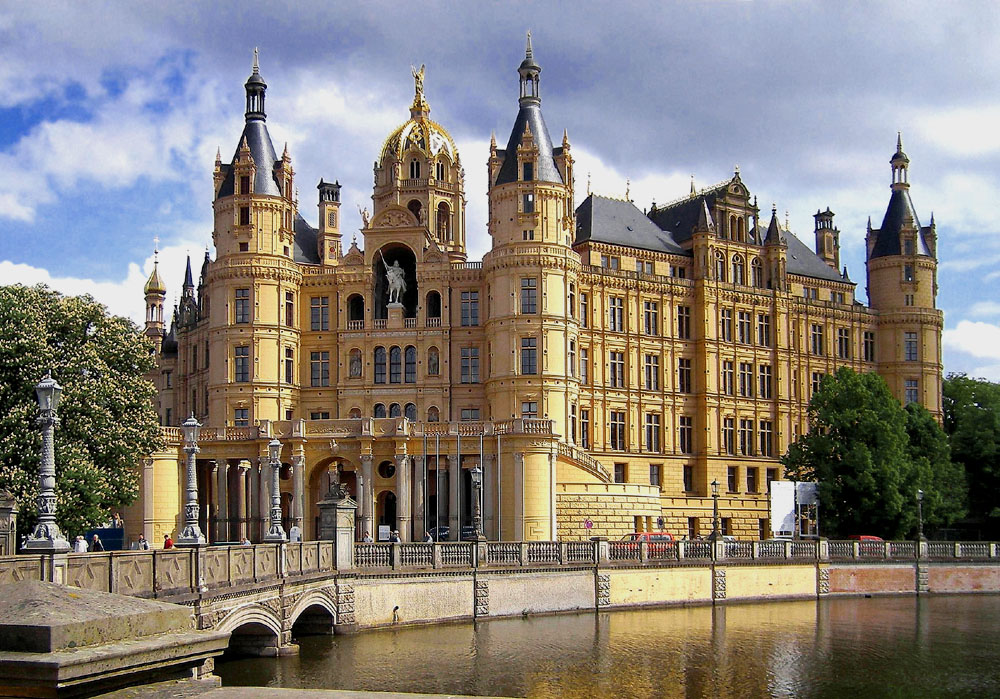 Fürst Niklot hoch zu Roß Foto & Bild | deutschland, europe, mecklenburg ...