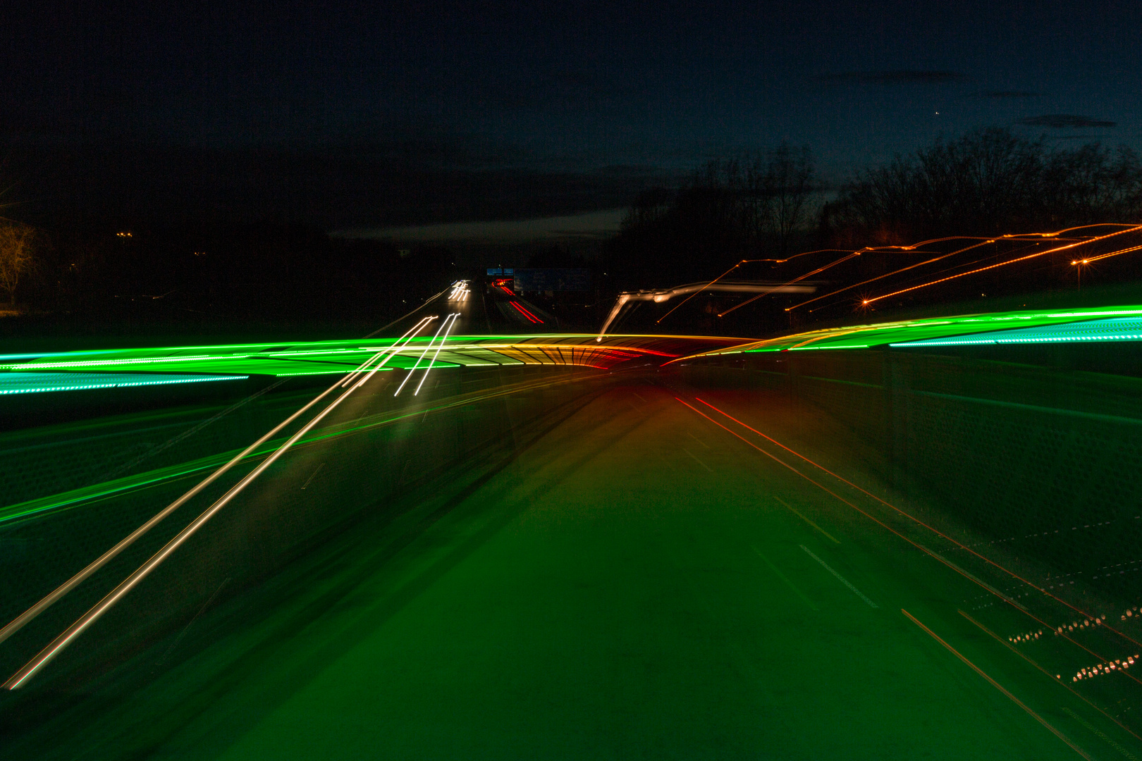 Fußgängerbrücke quert A40 1 Foto & Bild | architektur, straßen ...