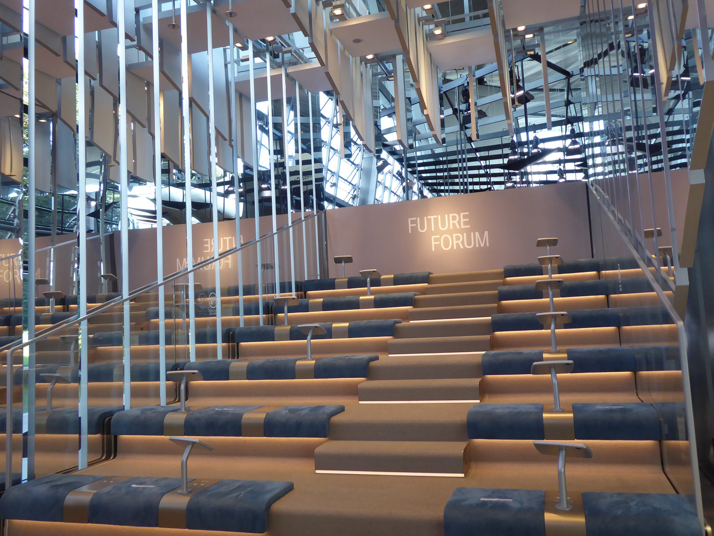 Future Forum 1 Foto & Bild | spiegelung, spezial, münchen Bilder auf ...