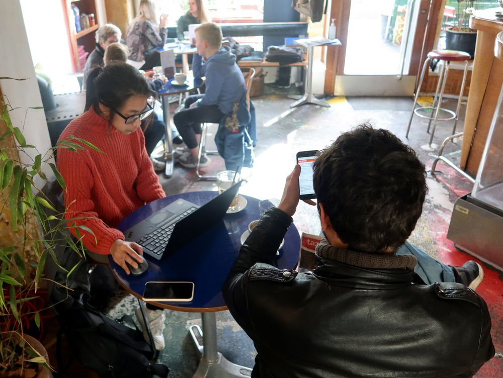 Gäste Foto & Bild | erwachsene menschen, reportage dokumentation, alltagsreportage Bilder auf ...