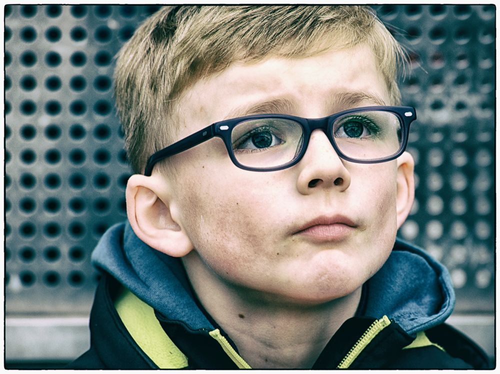 ganz aufmerksam Foto & Bild | portrait, kinder, streetfotografie mit menschen Bilder auf ...