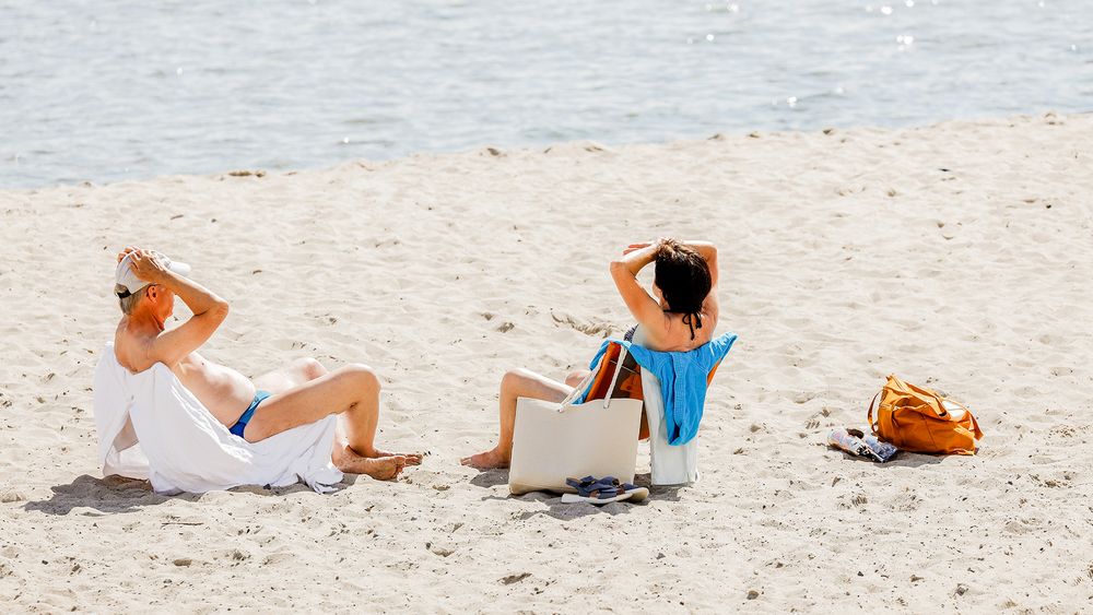Ganz schön warm hier Foto & Bild | erwachsene menschen, alltagsereignisse, menschen in der ...