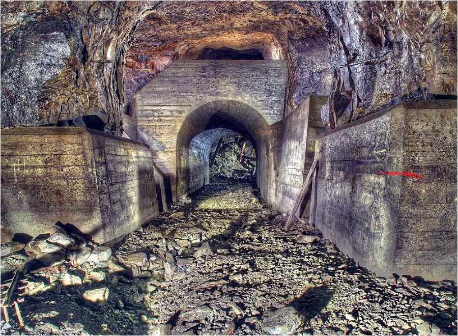 Ganz tief unter der Erde... Foto & Bild | architektur, lost places ...