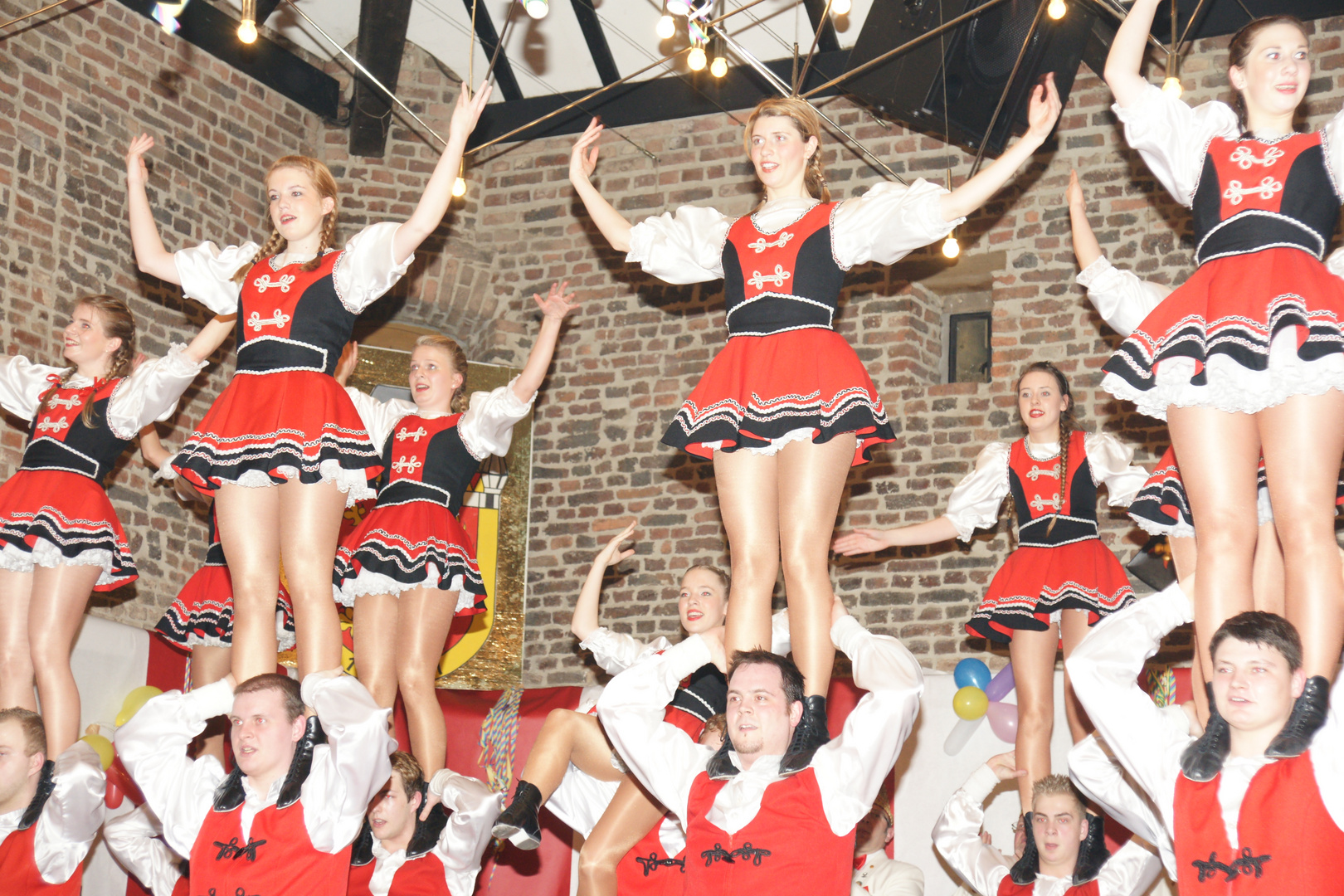 Gardetanz Foto & Bild | erwachsene, gruppen, mehrere menschen Bilder ...