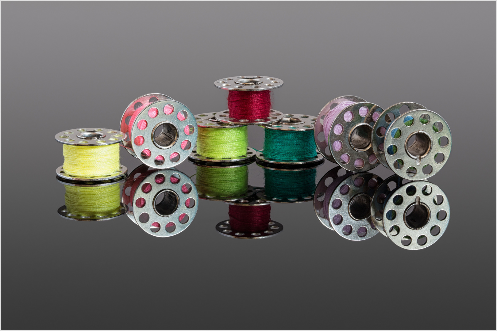 Garnspulen Foto & Bild | spezial, gespiegelt, stillife Bilder auf ...