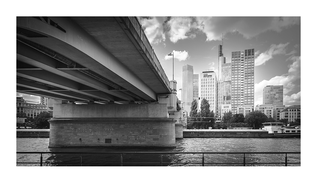 Gegenüber 2 Foto & Bild | motive, streetfotografie ohne menschen Bilder ...