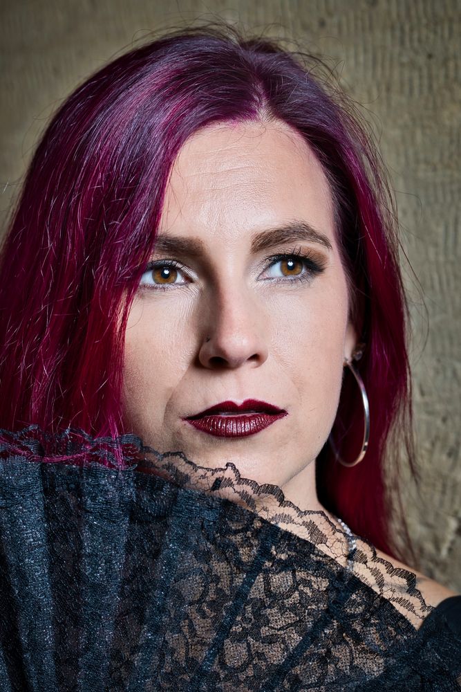 Geheimnisvoll... Foto & Bild | portrait, portrait frauen, indoor Bilder auf fotocommunity