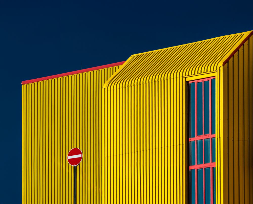 Gelbe Fassade Foto & Bild | architektur, konzept- fotografie, fassaden ...