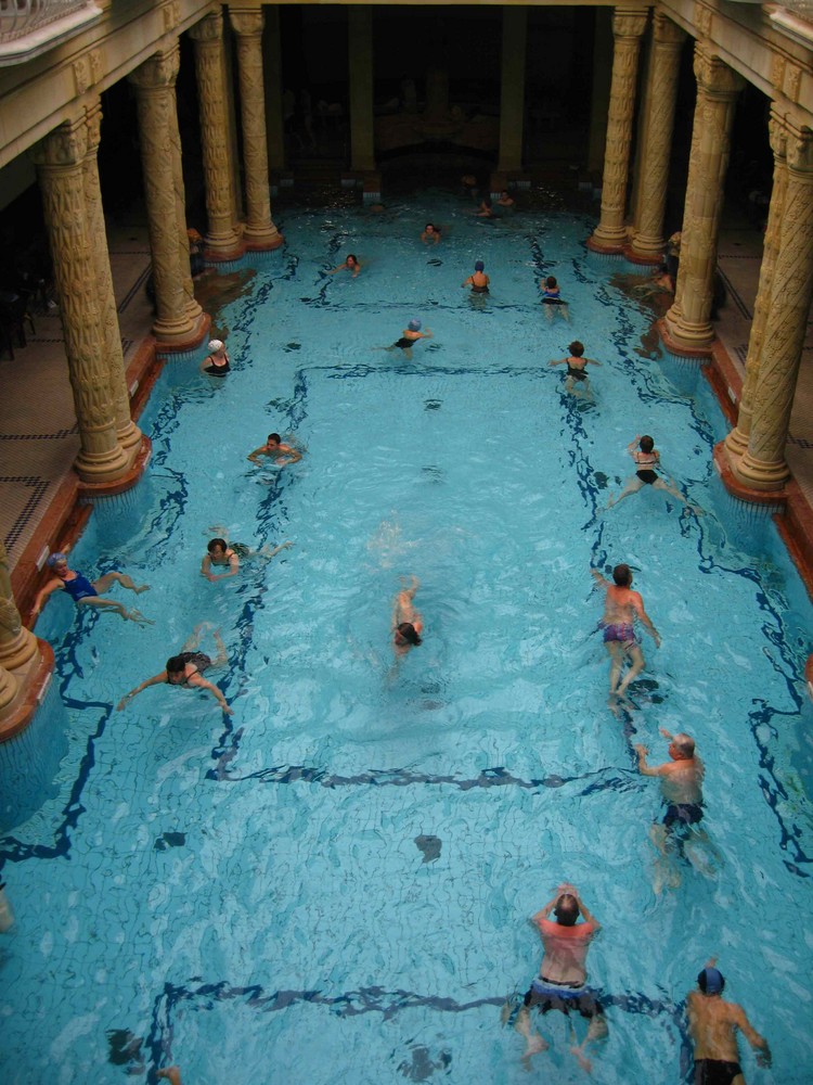 Gellert furdo inside. Imagen & Foto | europe, hungary, budapest Fotos ...