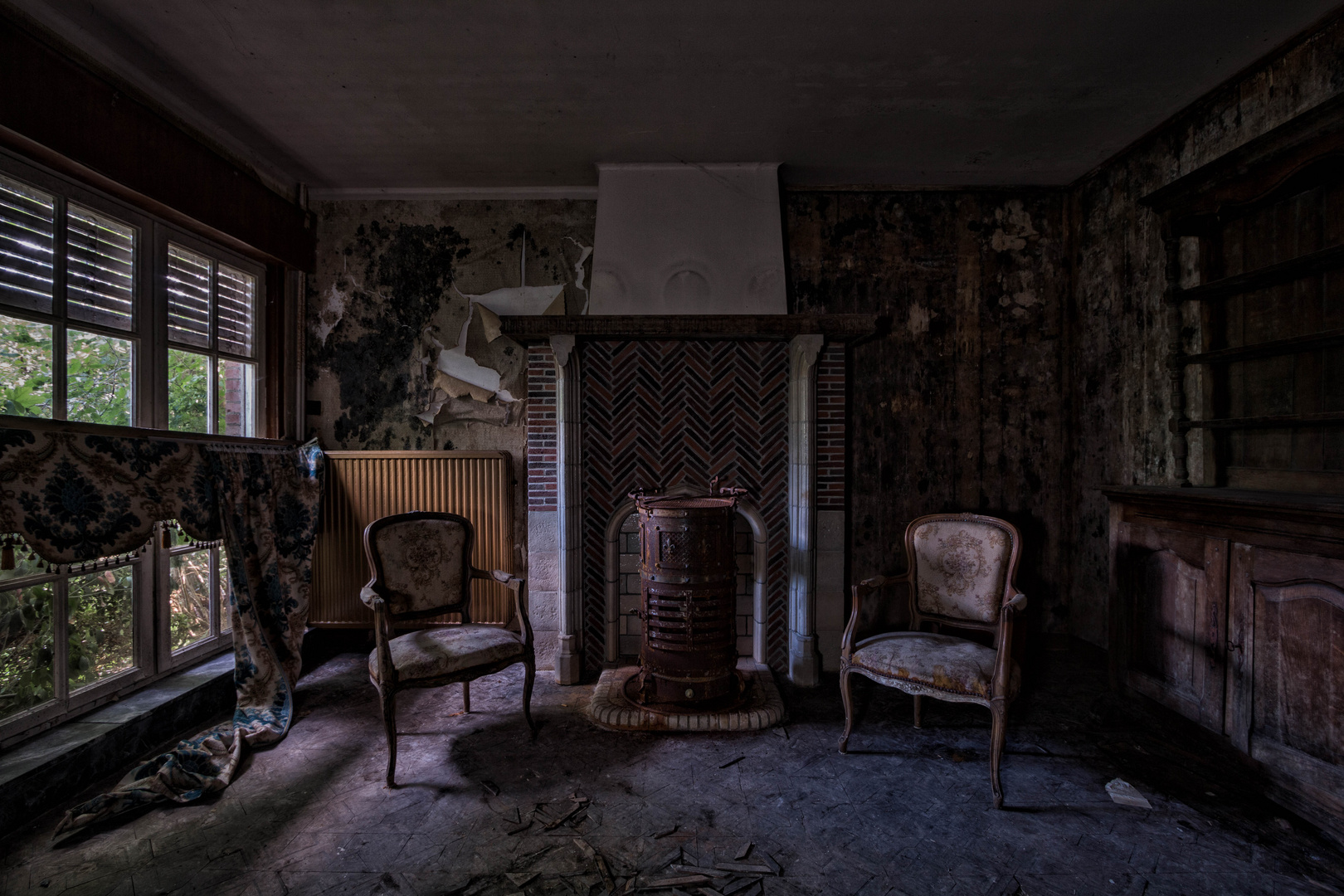 gemütlich am Ofen... Foto & Bild | marode, fenster, licht Bilder auf ...