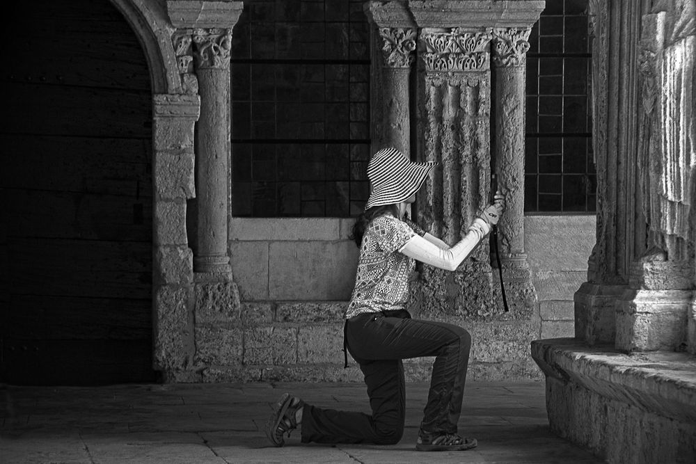 Génuflexion photo et image | animations photographiques, un jour - une ...