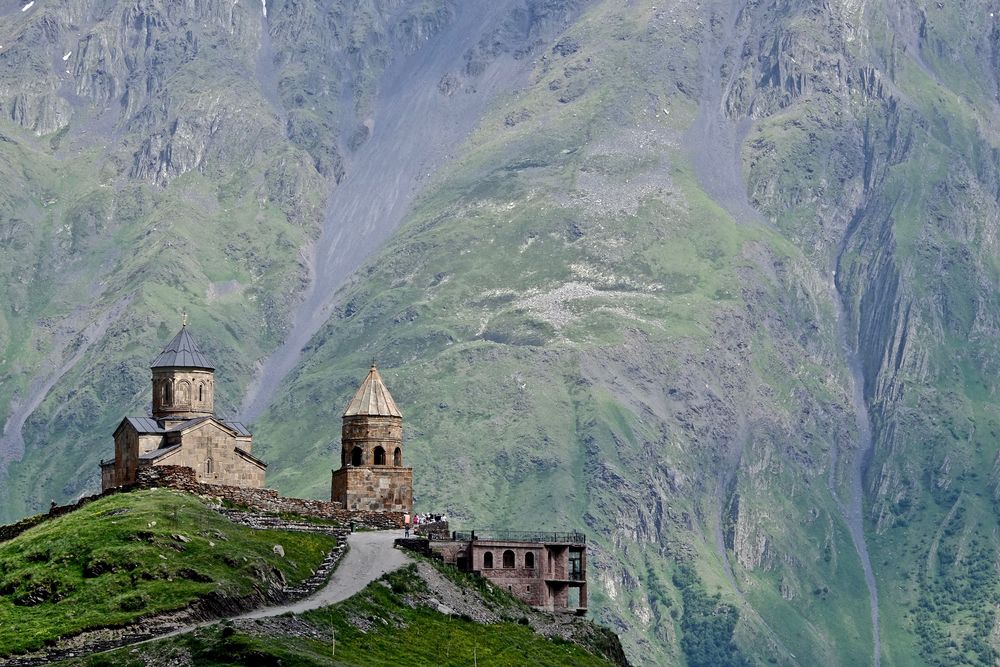 Gergeti Sameba (Dreifaltigkeitskirche) / Mount Kazbek / Georgien Foto ...