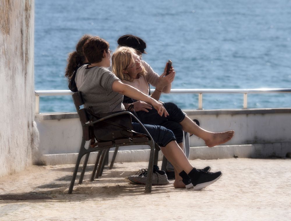 Gespräche am Meer Foto & Bild | monatswettbewerbe, foto des jahres 22 individuell, people Bilder ...