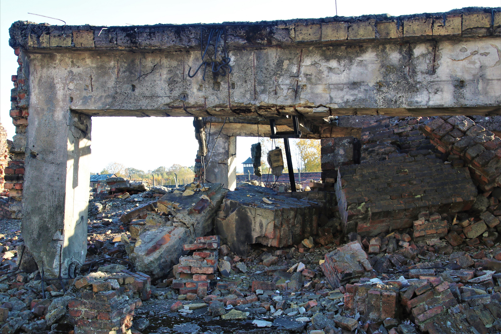 Gesprengtes Krematorium II Foto & Bild | Bilder auf fotocommunity