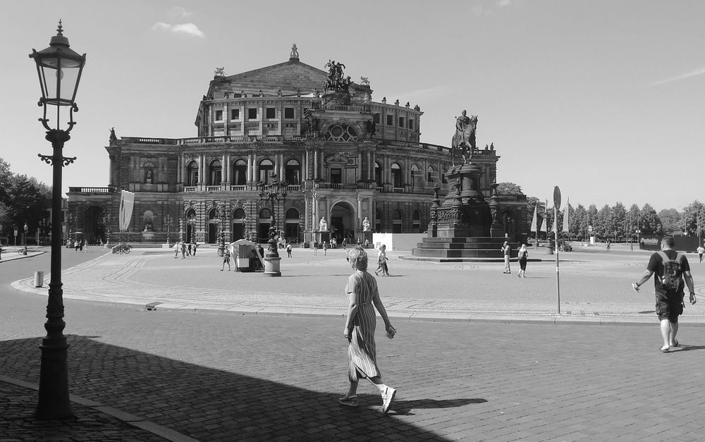 Getrennte Wege Foto & Bild | streetfotografie mit menschen, monochrom, bearbeitungs - techniken ...