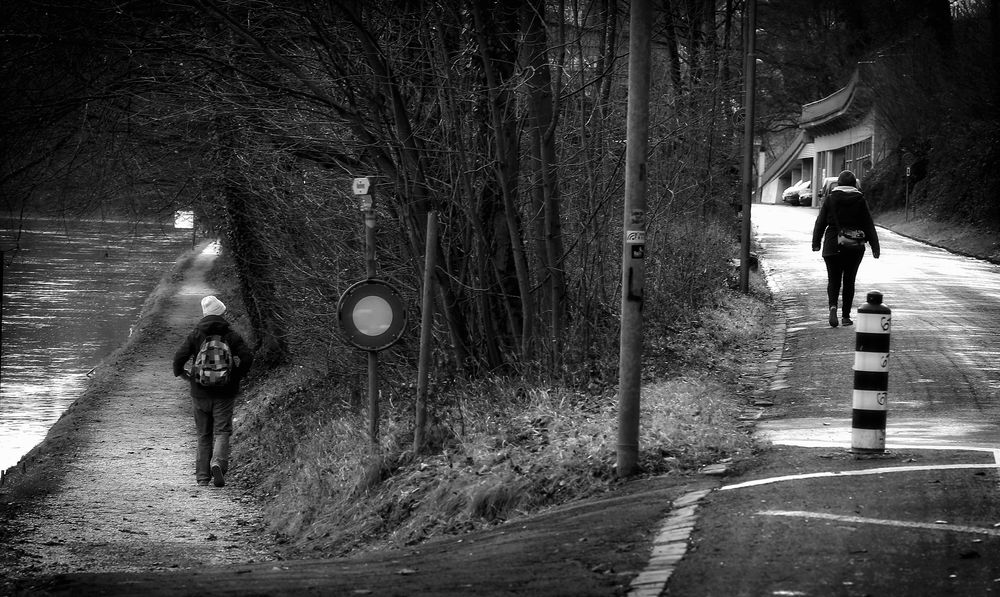 Getrennte Wege Foto & Bild | streetfotografie mit menschen, street, outdoor Bilder auf fotocommunity