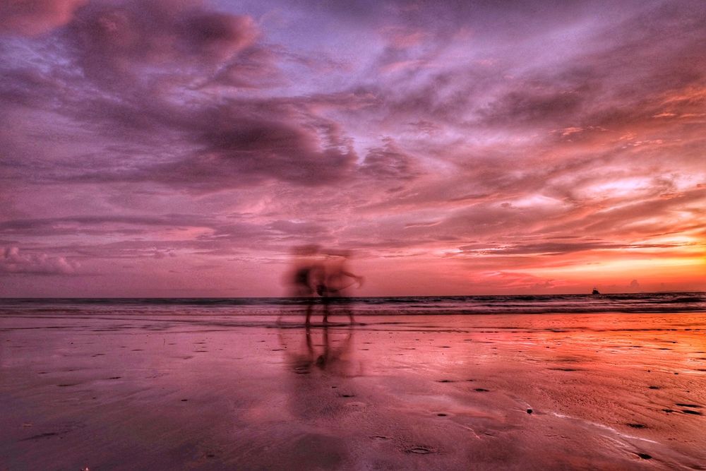 Ghosts at sunset Foto & Bild | himmel, natur, landschaft Bilder auf ...