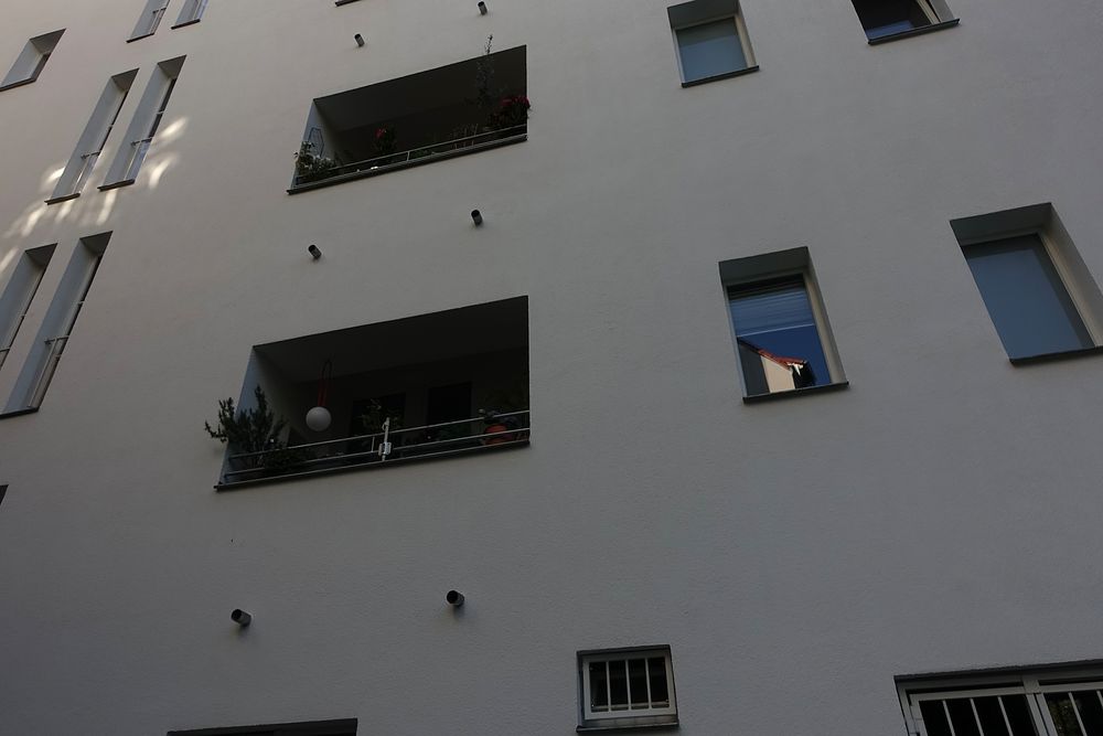 Giebel, Ortgang, Traufe Foto & Bild | hof, morgensonne, hinterhof Bilder auf fotocommunity