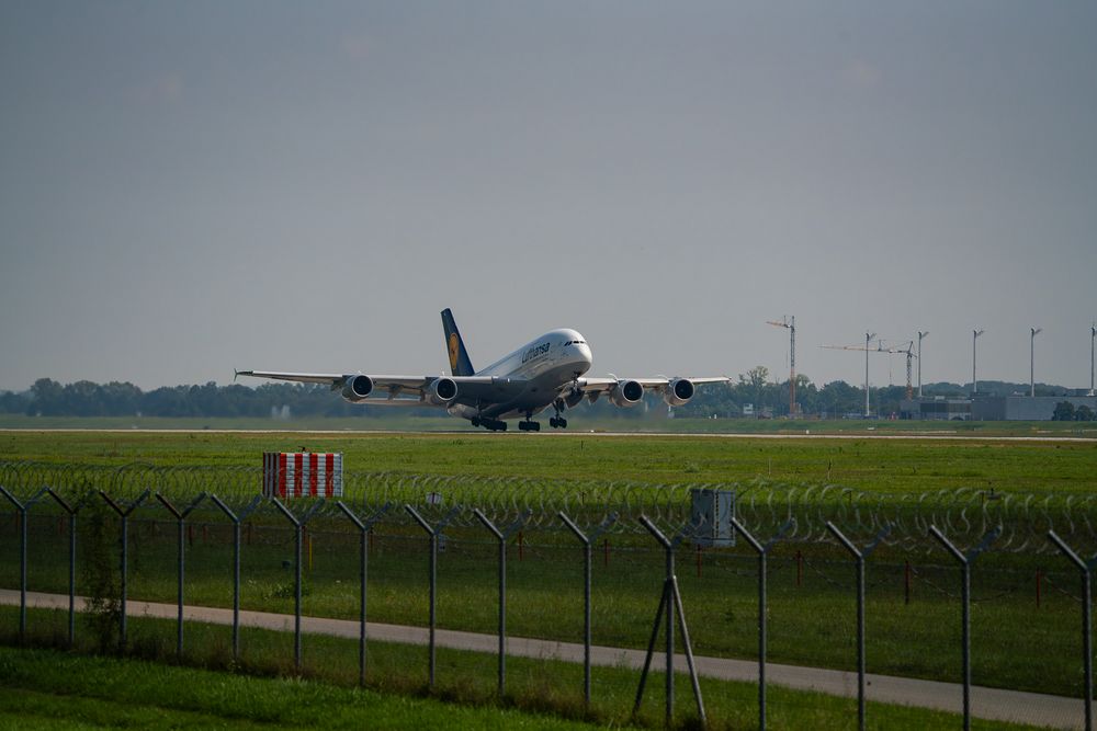 Giganten der Lüfte am MUC Foto & Bild | luftfahrt, passagiermaschinen ...