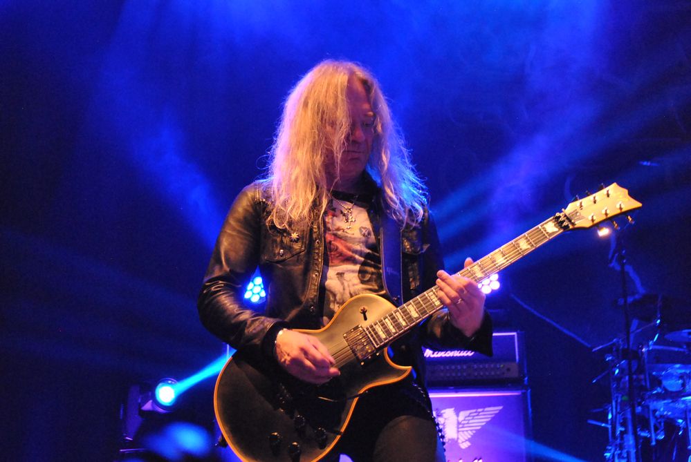 Gitarrist Doug Scarratt Saxon Foto & Bild | konzert, fotos, world ...