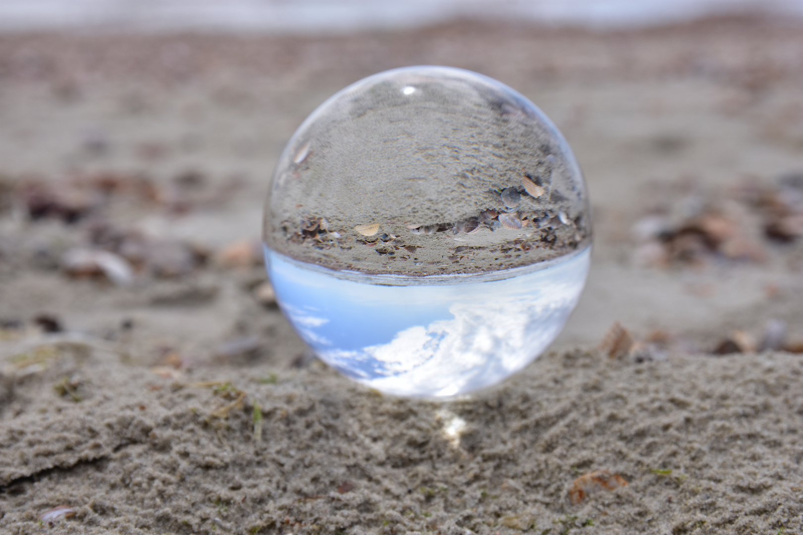 Glaskugel am Strand Foto & Bild | deutschland, europe, niedersachsen ...