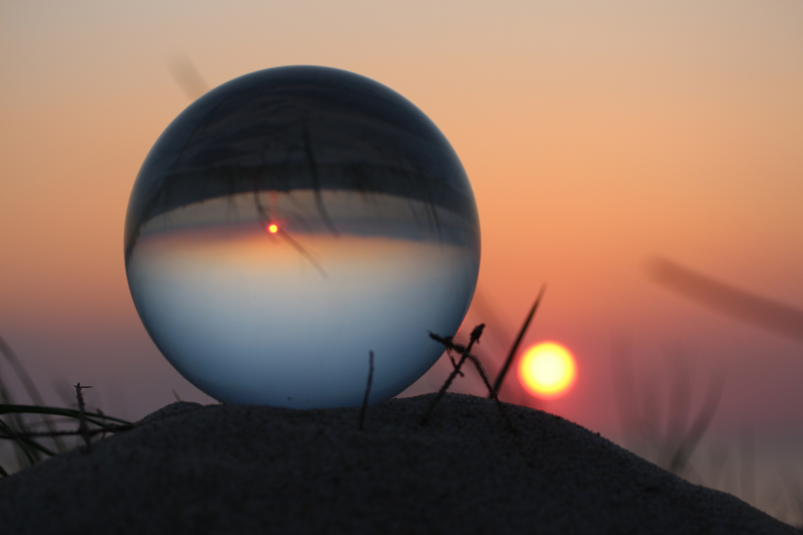Glaskugel im Sonnenuntergang Foto & Bild | natur-kreativ ...