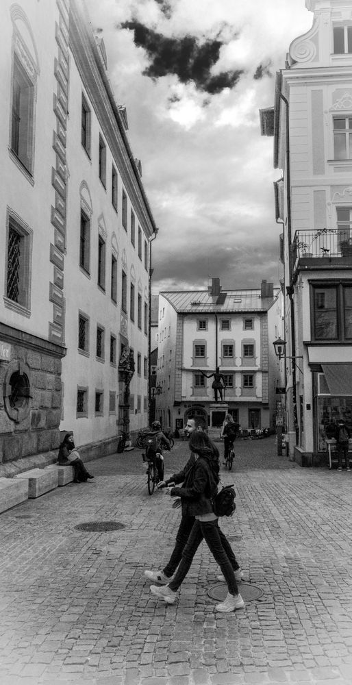 Gleichschritt... Foto & Bild | streetfotografie mit menschen, street: spontane portraits ...