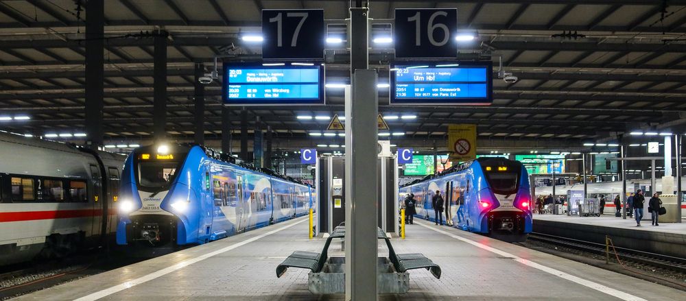 Gleis 16 und Gleis 17 Foto & Bild | münchen, bahnsteig, eisenbahn ...