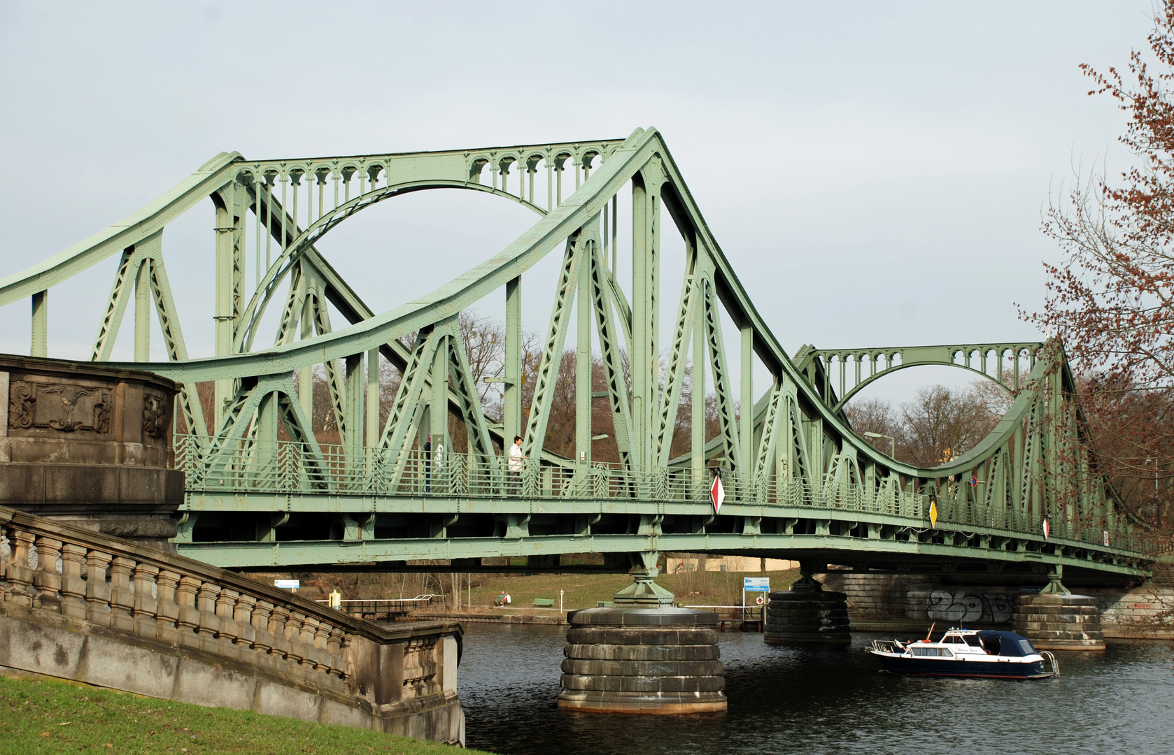Glienicker Brücke in Berlin Foto & Bild | architektur, straßen ...