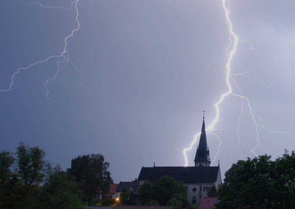 Glöckner beim Scheissen vom Blitz getroffen!!!! Foto & Bild ...