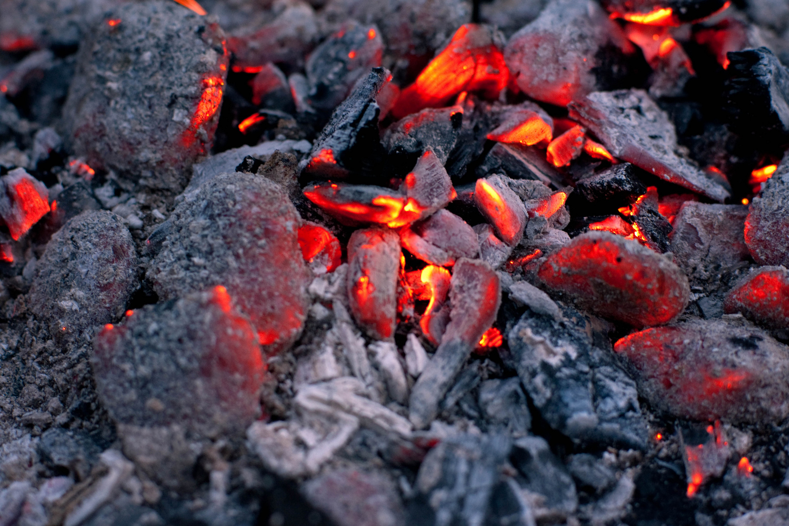 Glühende Kohle Foto & Bild | naturereignisse, die elemente, ruhe Bilder ...